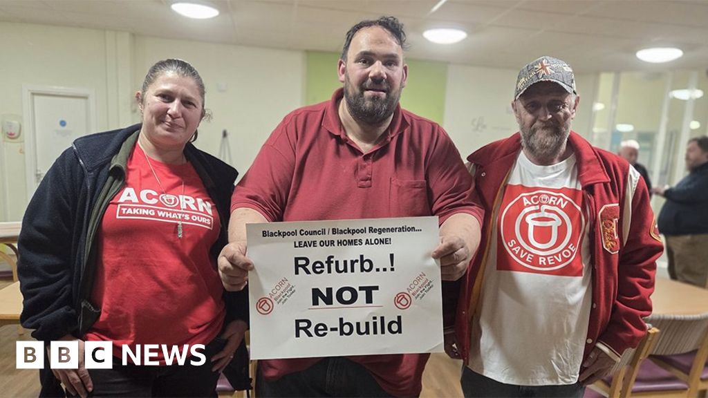 Angry Revoe residents reject council's plan to knock houses down