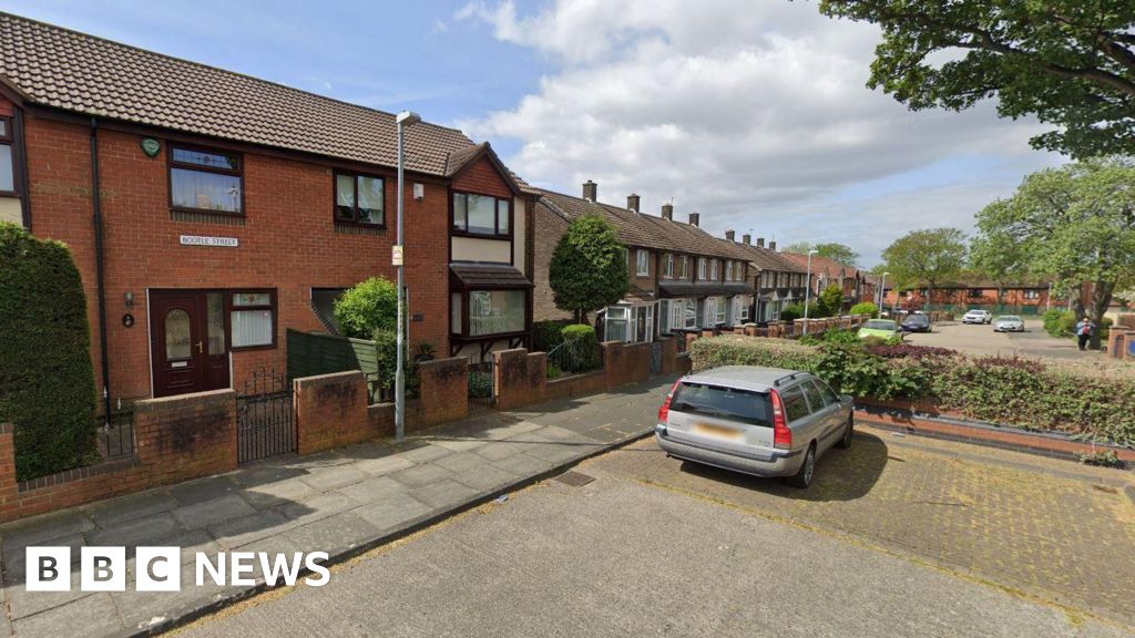 Sunderland cyclist dies in hospital after crash with car - BBC News