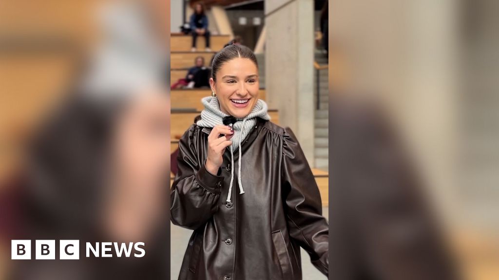 International students quizzed on their Scottish lingo - BBC News