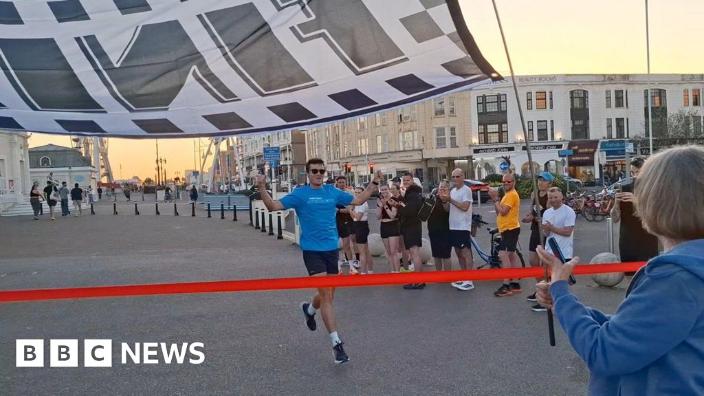 Worthing runner completes April daily marathon challenge - BBC News
