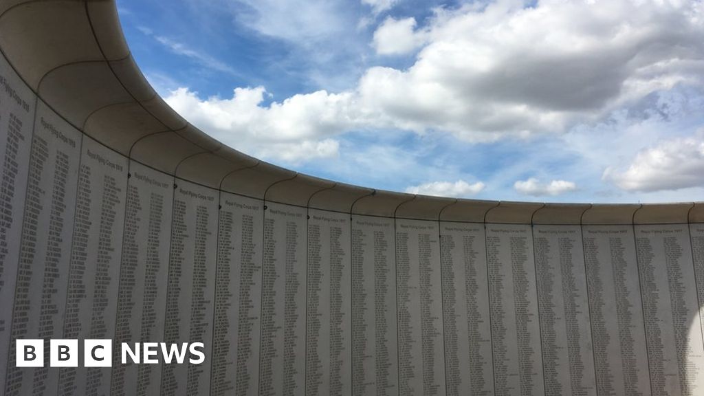 Army flying memorial unveiled at Middle Wallop - BBC News