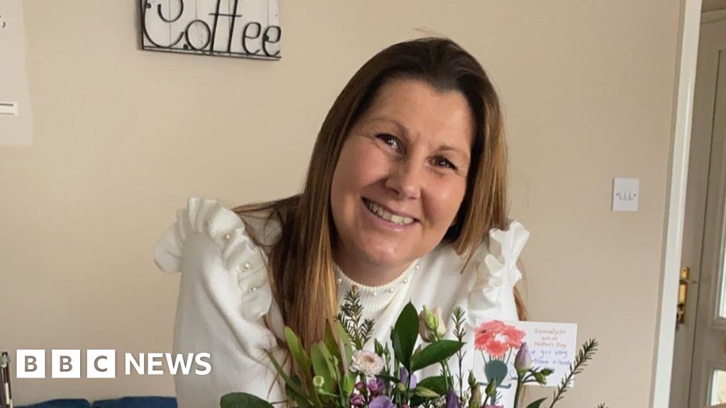 Michelle Exton: Investigation reopened into Tenerife crash death - BBC News