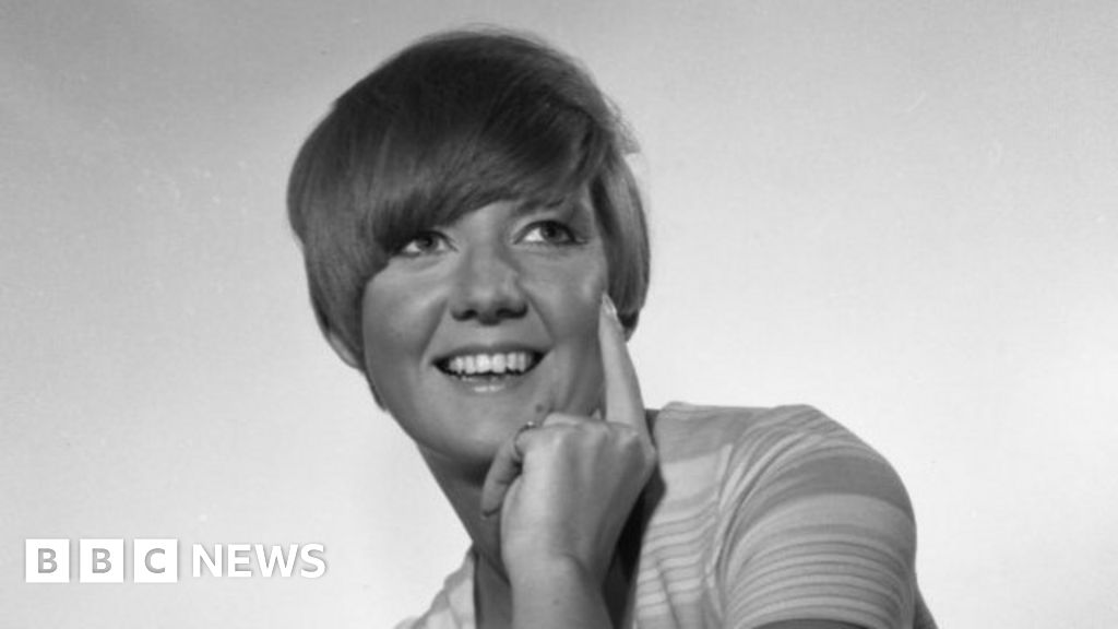 Cilla Black, singer and TV star, dies in Spain aged 72 - BBC News