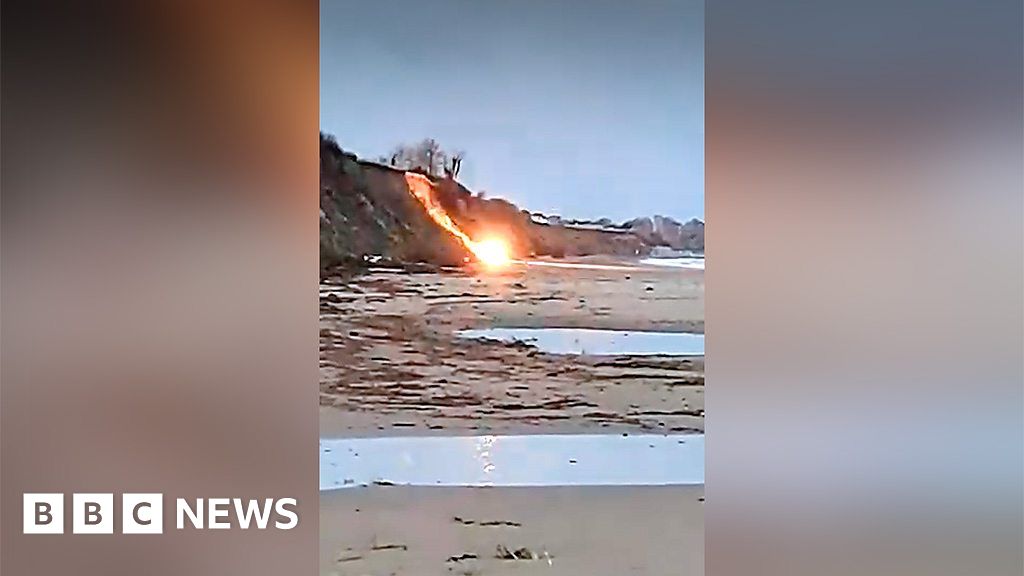 Pakefield beach explosion after World War Two device revealed - BBC News