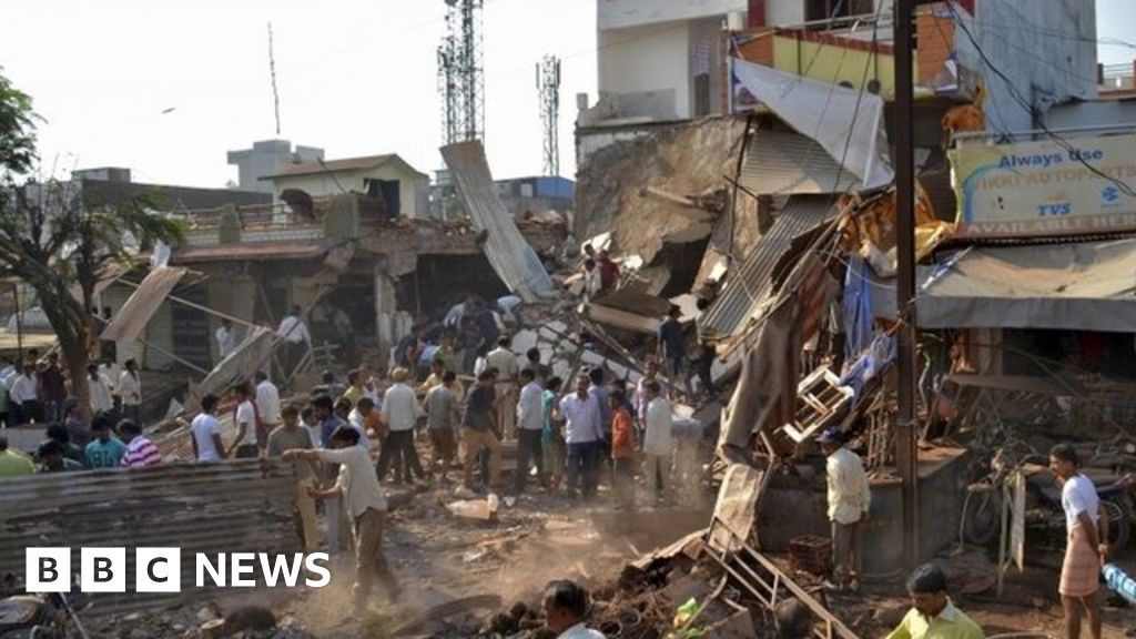 Blast at 'packed' India restaurant kills scores - BBC News