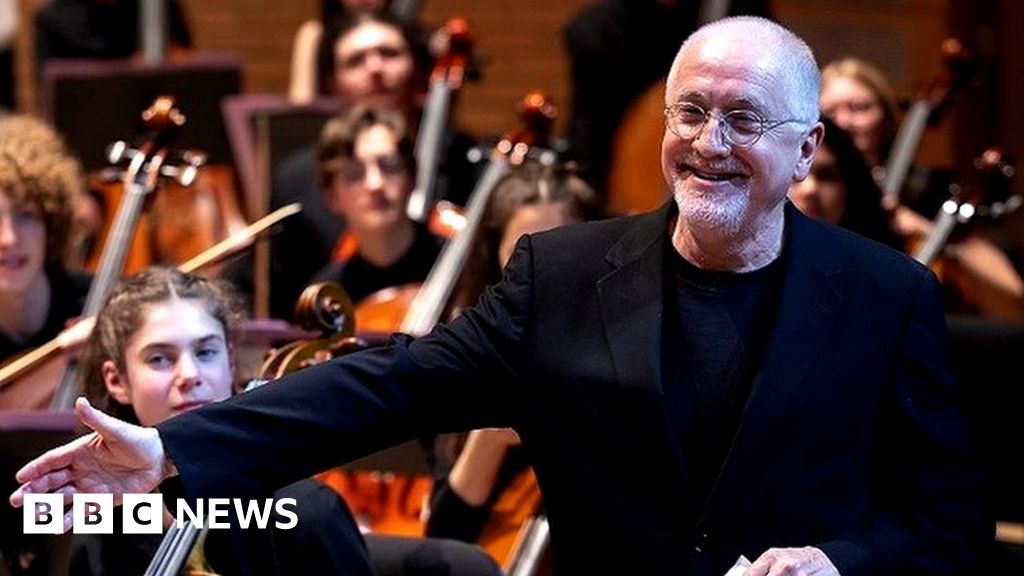 Renowned composer returns from Hollywood to inspire juniors