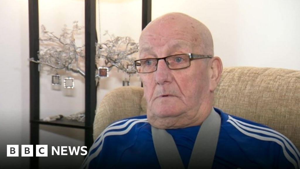 Hull community rallies round to help man after scooter theft - BBC News