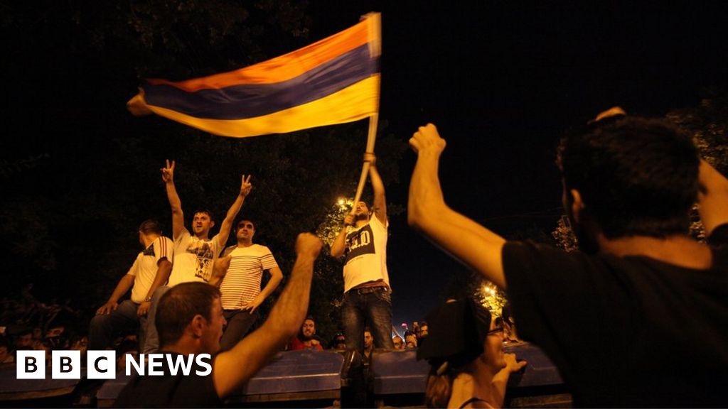 Armenian protests: Thousands rally against energy price hike - BBC News
