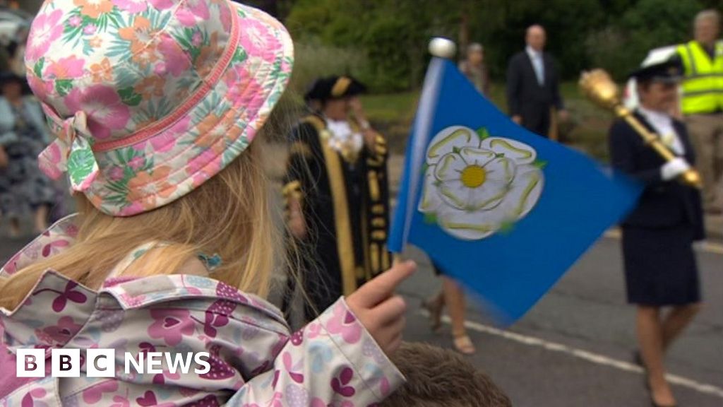 Mayors march and puddings thrown for Yorkshire Day - BBC News