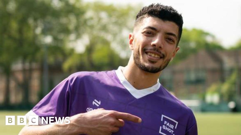 Wolves help set up campaign to support refugees - BBC News