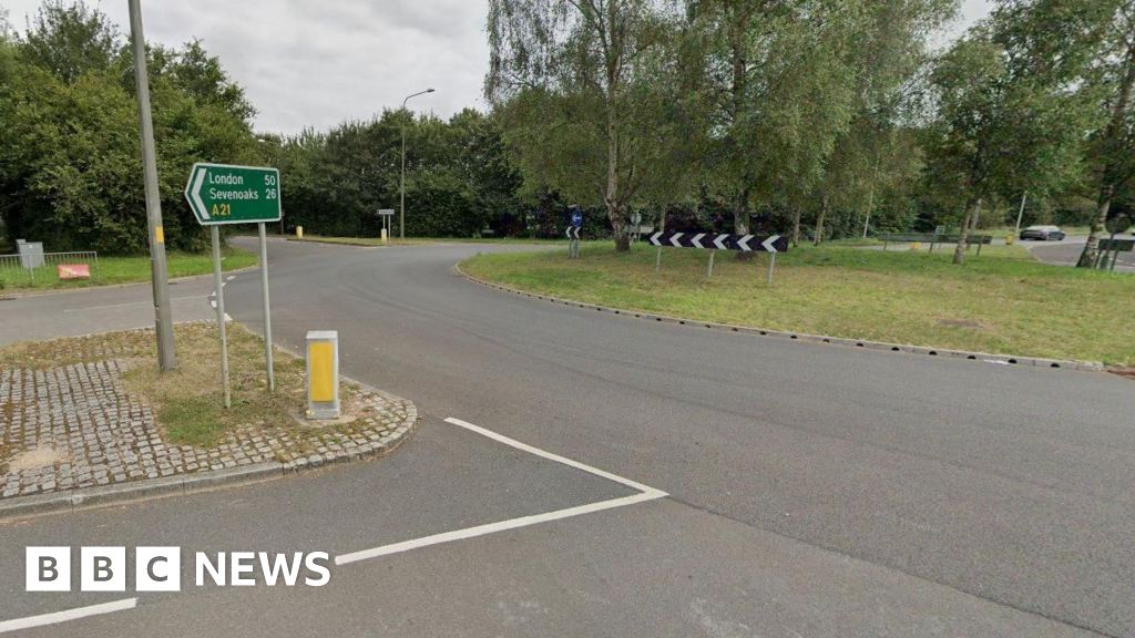 A21: Two taken to hospital after early morning crash - BBC News