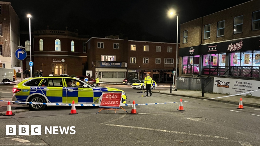 Pedestrian in hospital after car crash in Exeter - BBC News
