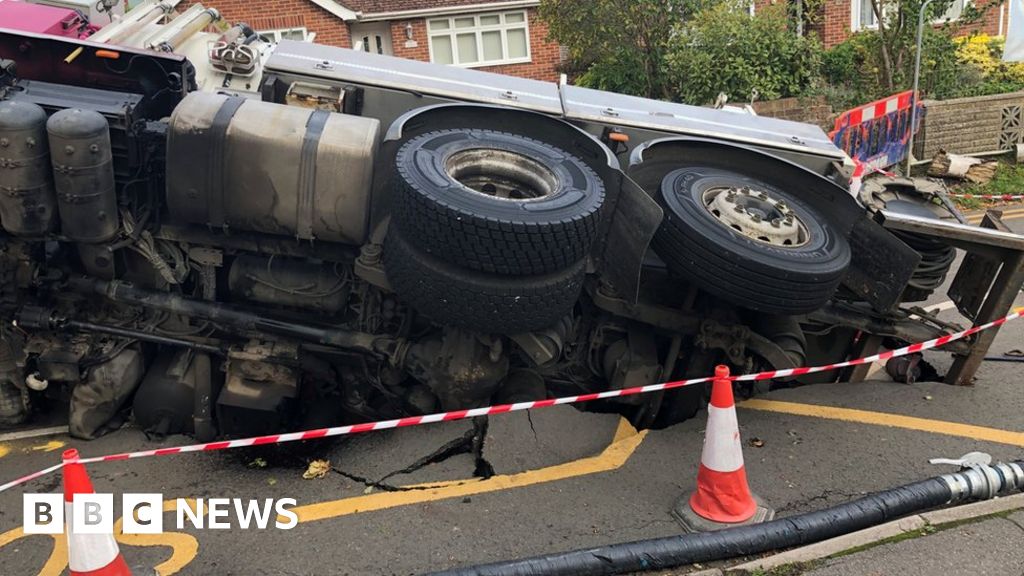 Thames Water lorry falls into sinkhole after sewer collapses - BBC News