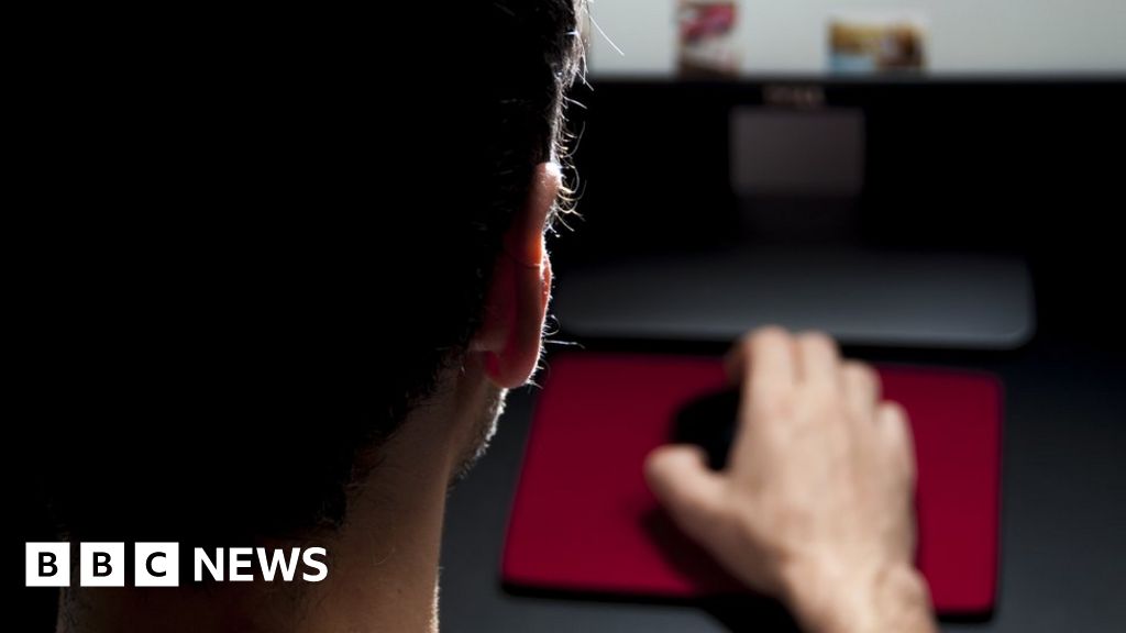 FBI seeks hacker after 1.2 billion logins are stolen - BBC News