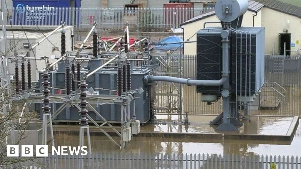 Lancashire power cut: Estimated 63,000 properties affected - BBC News