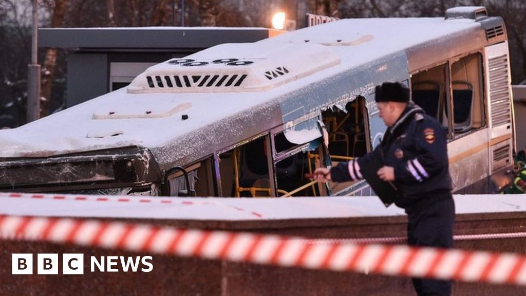 Moscow subway bus crash kills four people - BBC News
