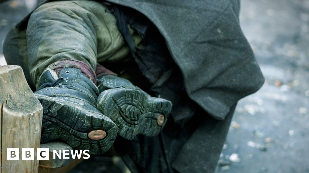 Homeless given shelter from cold in Nottingham fire station - BBC News