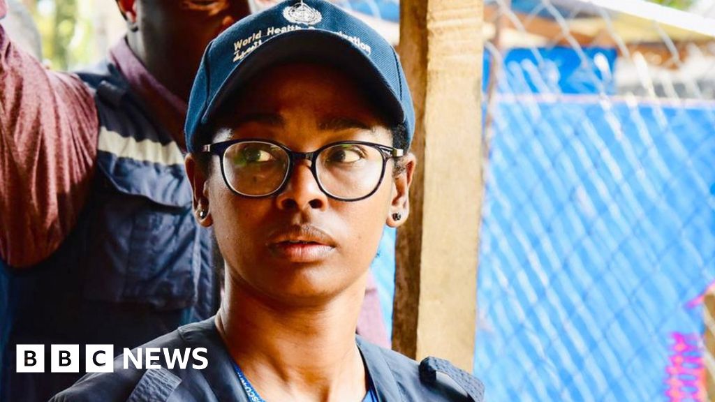 Ebola: How a disease is prevented from spreading - BBC News