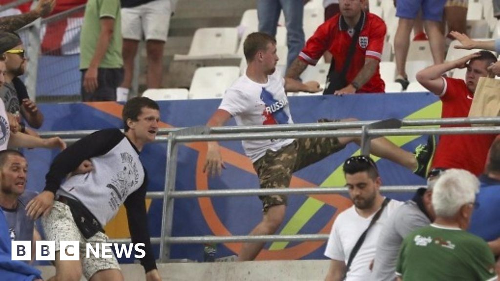 Euro 2016 violence: What motivates Russian hooligans? - BBC News