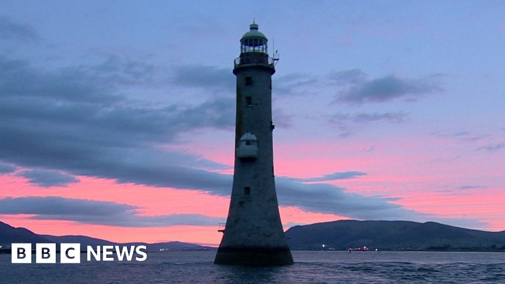 Carlingford Lough: Haulbowline lighthouse memorial for dead - BBC News