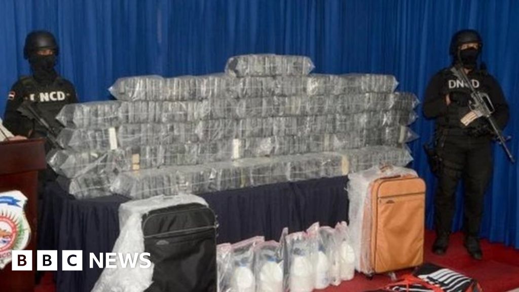 Venezuela arrests Interpol detective over cocaine haul - BBC News