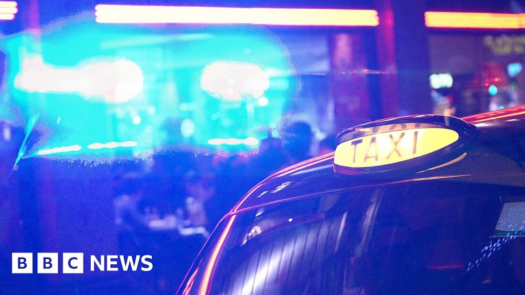 Woman in hospital calls 999 for taxi home - BBC News
