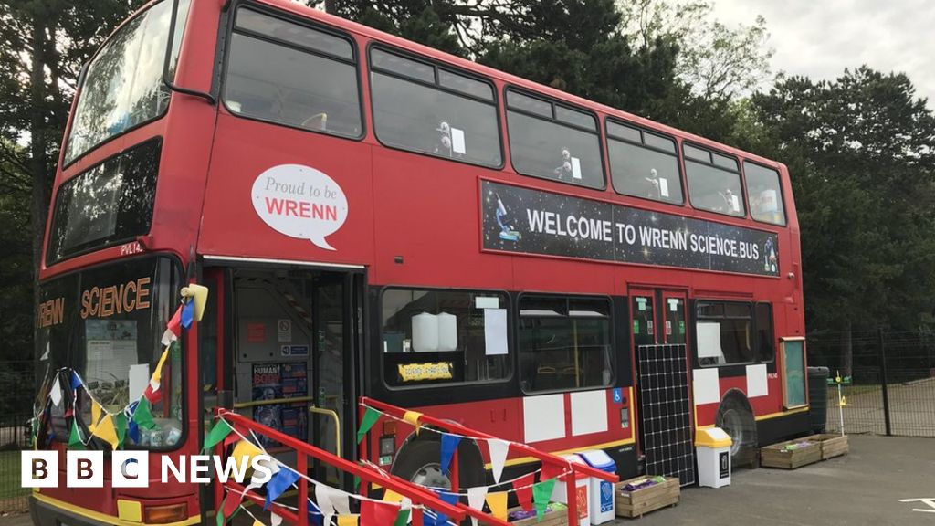 Double-decker bus turned into Wellingborough school science lab - BBC News