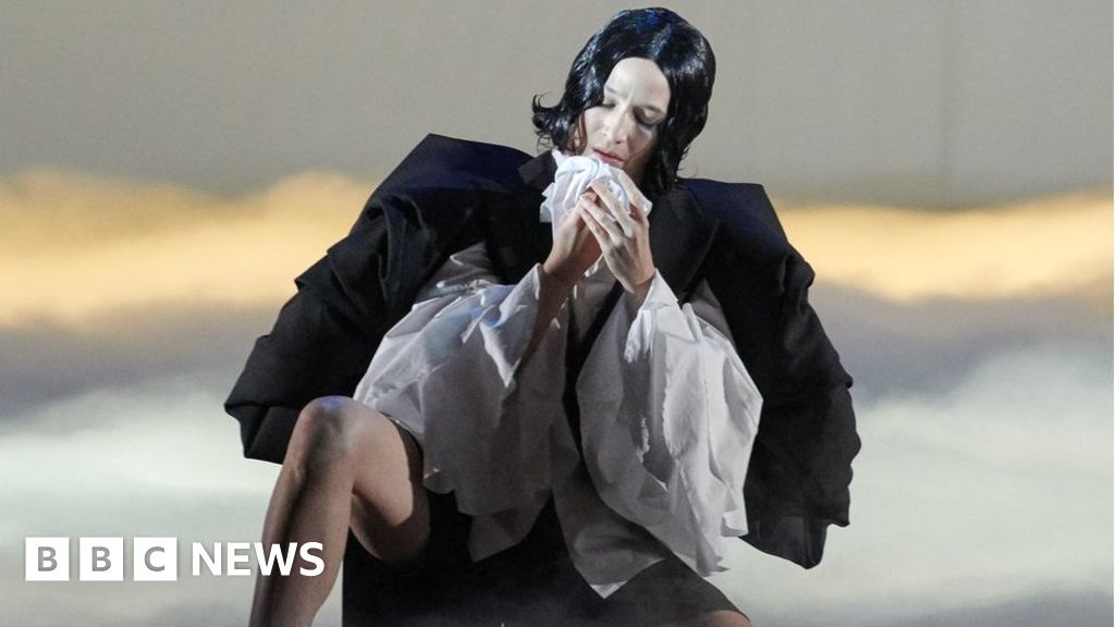 Vienna opera house stages first opera by woman - BBC News