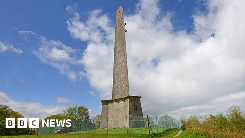 Pieces of Wellington Monument offered to boost repair fund - BBC News
