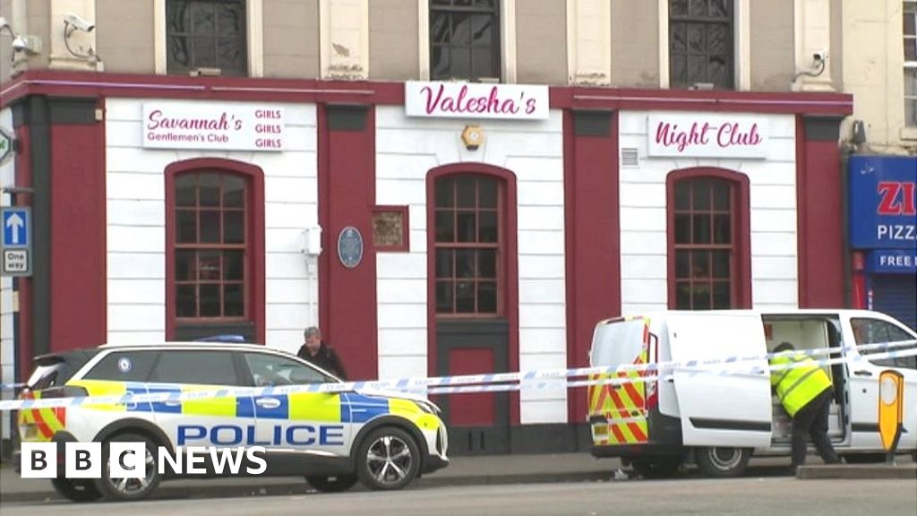 Walsall Murder probe after man stabbed at nightclub