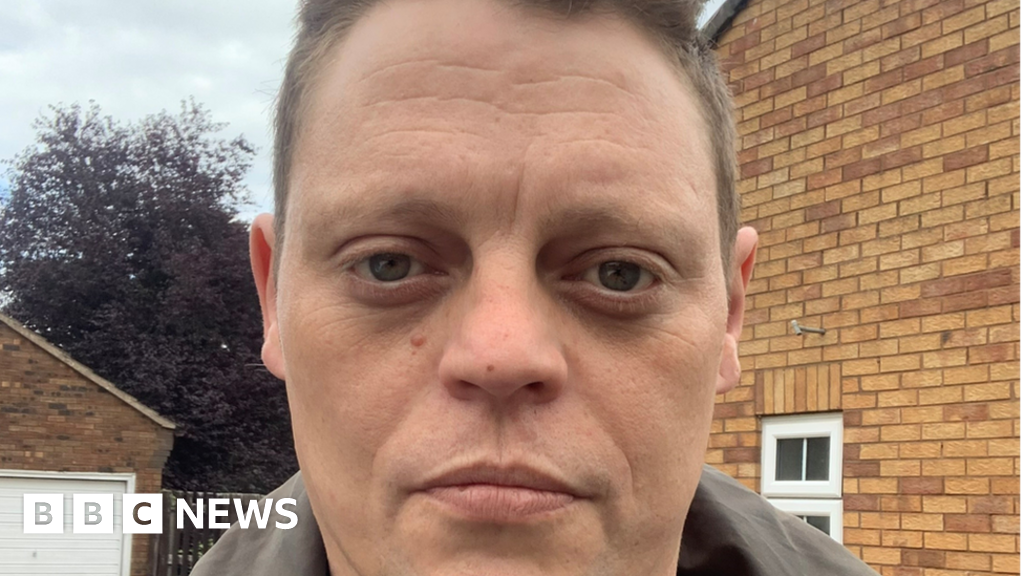 Leicester Tory councillor quits over 'ridiculous' mini budget - BBC News