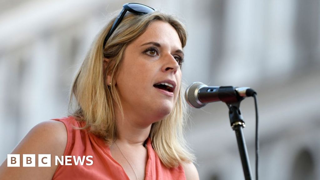 Coronavirus: Ex-Crewe MP Laura Smith fights credit impact - BBC News