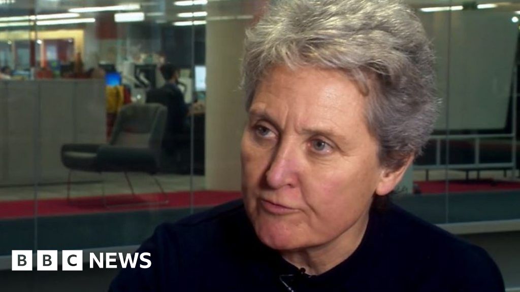 Local radio 'needs to find new ways to reach audiences' - BBC News