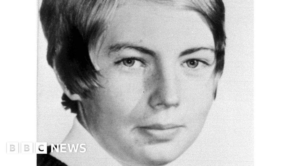 Norfolk schoolgirl April Fabb's 'agonising' disappearance - BBC News