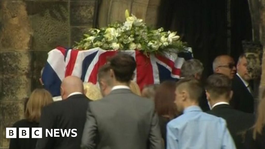 Tunisia attack: Funeral held for Bruce Wilkinson, 72 - BBC News