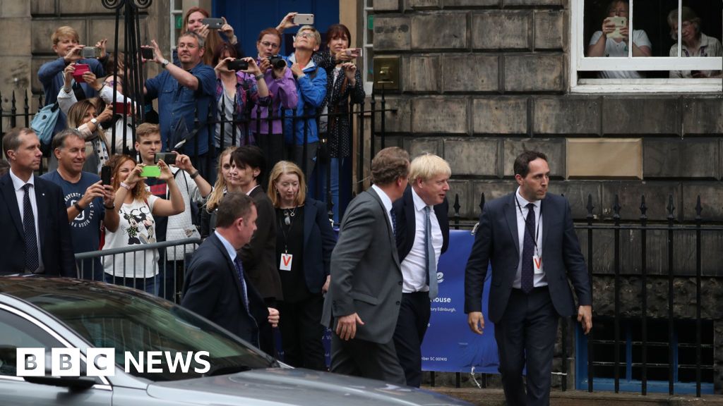 Emotions high as Boris Johnson visits Edinburgh - BBC News
