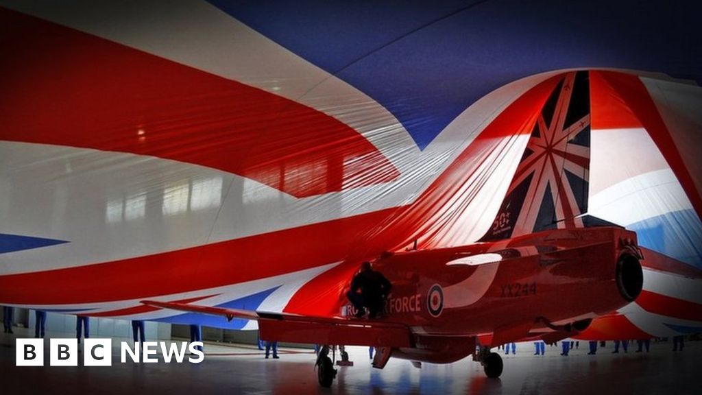 Red Arrows on 60-day 'Best of British' tour - BBC News