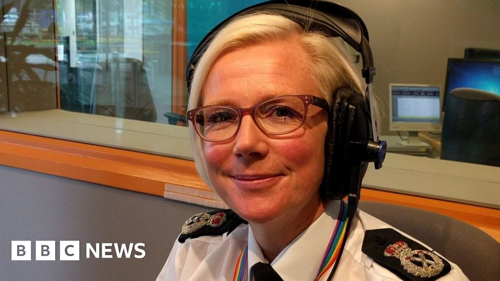 Humberside Police Chief Constable Justine Curran steps down - BBC News