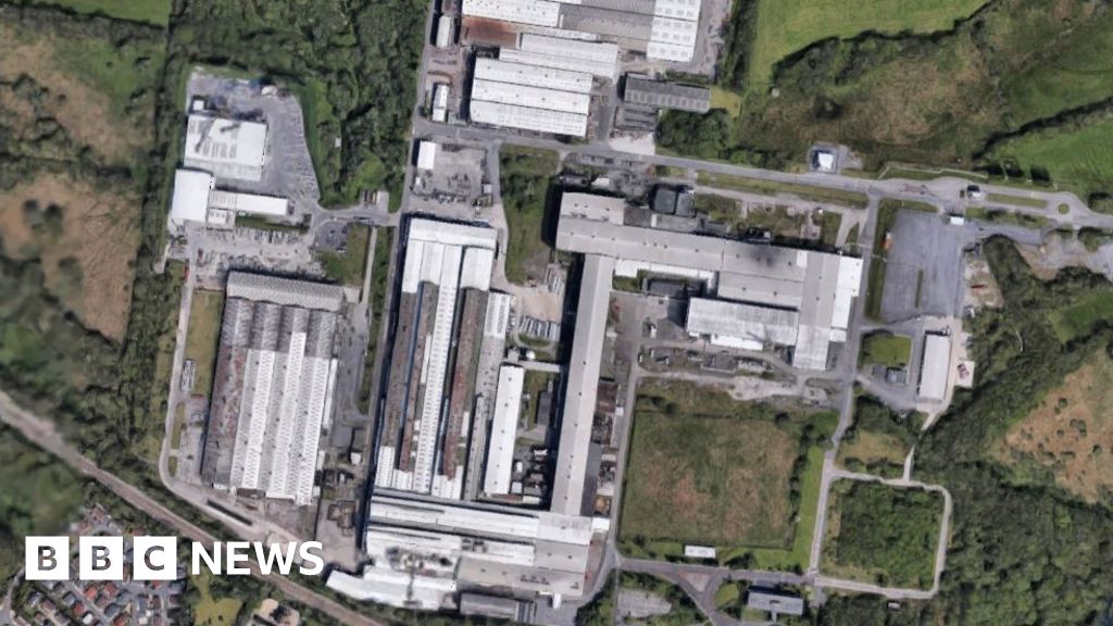 Aerospace parts jobs at risk in titanium factories - BBC News