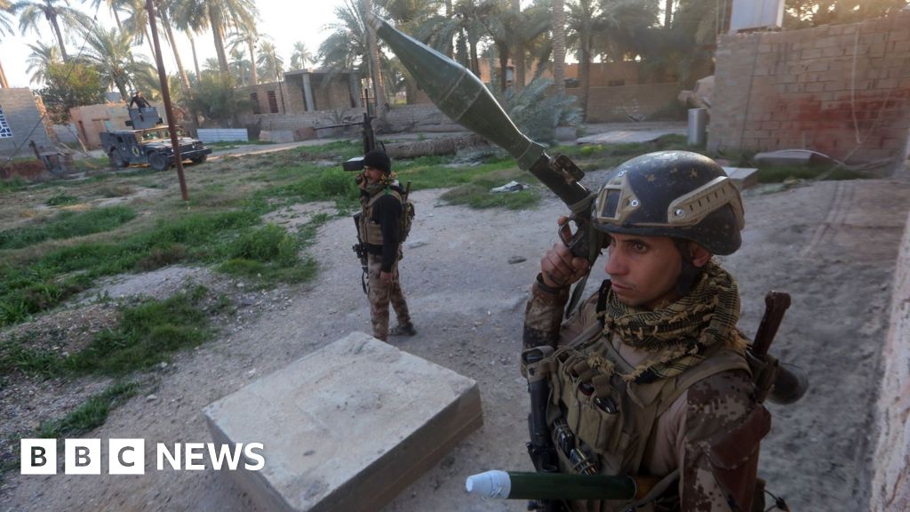 Iraq divisions undermine battle against IS - BBC News