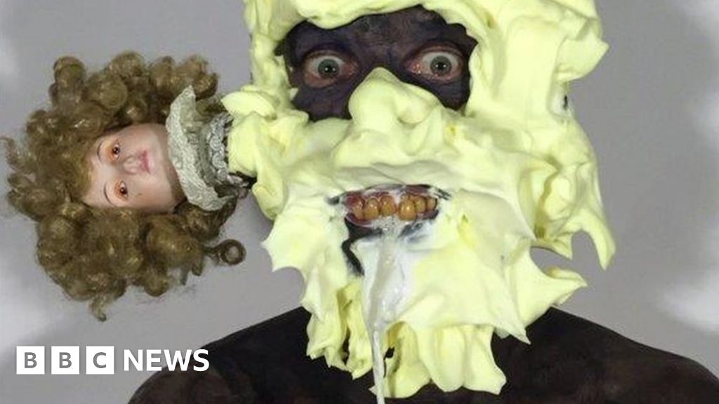 Subverting the selfie: New York artist's bizarre portraits - BBC News