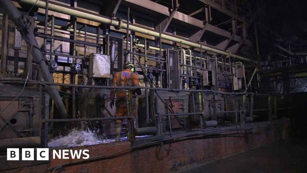 Energy firm EDF extends life of four UK nuclear plants - BBC News