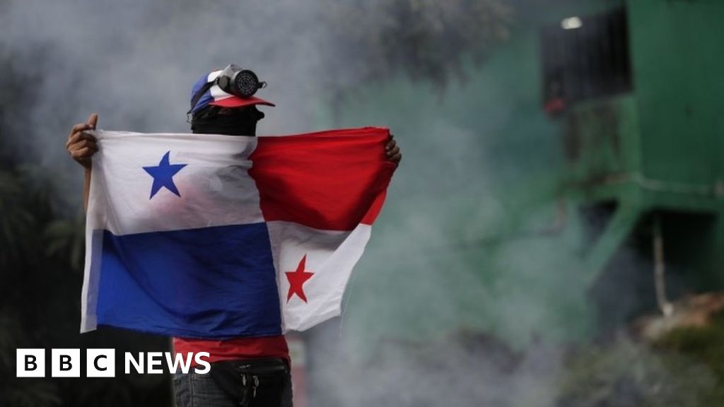 Panama president reduces petrol prices following protests
