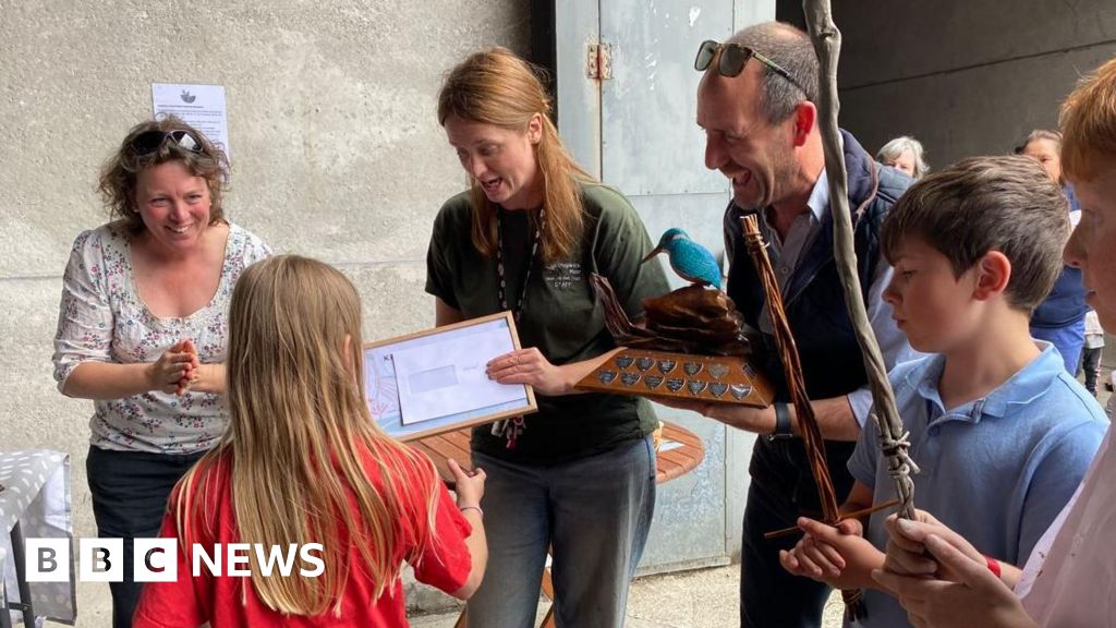 Scheme to teach children about farming celebrates 17th year - BBC News