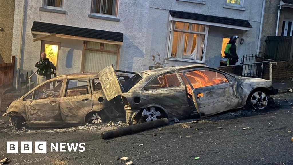Mayhill riot: Police make new arrests and say more to come - BBC News