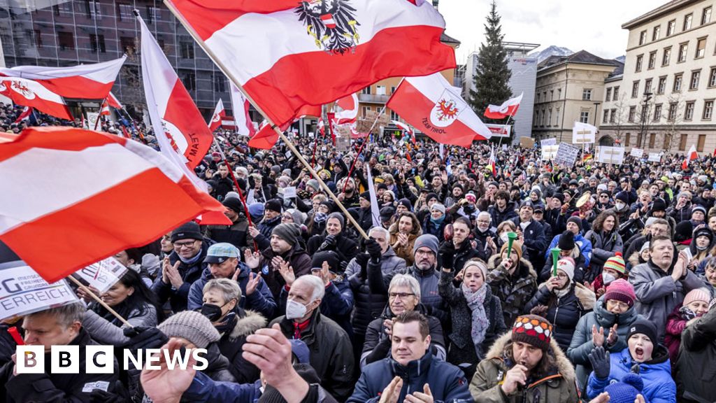 Coronavirus: Austrian parliament approves mandatory vaccination order