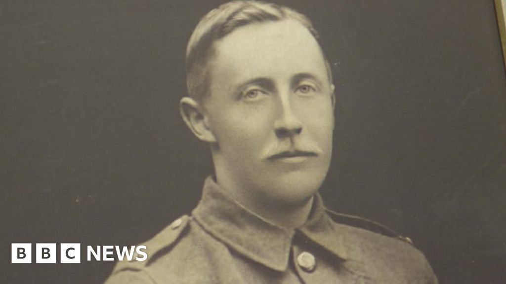 WWI Sheffield soldier's belongings are the 'best of its kind' - BBC News