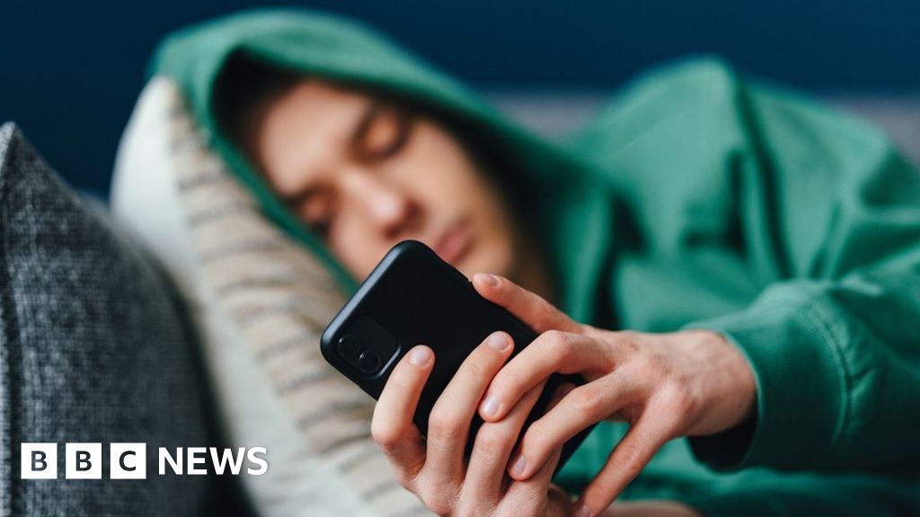 Cyberbullying: One in six teenagers report harassment online