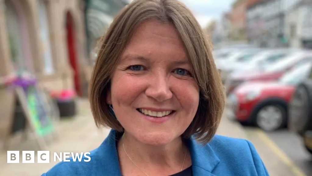 Green party MP to give £91k salary to charities - BBC News