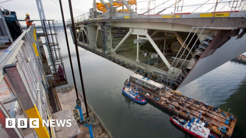 Queensferry Crossing towers all connected - BBC News
